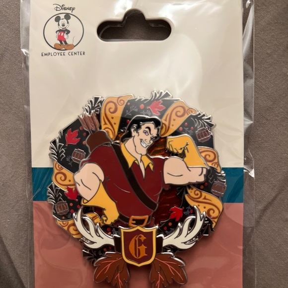 Disney | Holiday | Dec Disney Employee Center Le Gaston Halloween ...